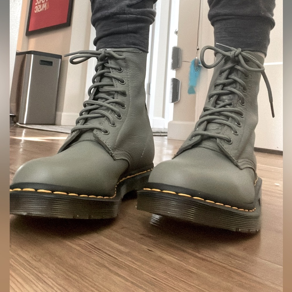 1460 Pascal Khaki Green Leather Lace Up Boots (Unisex… - Gem